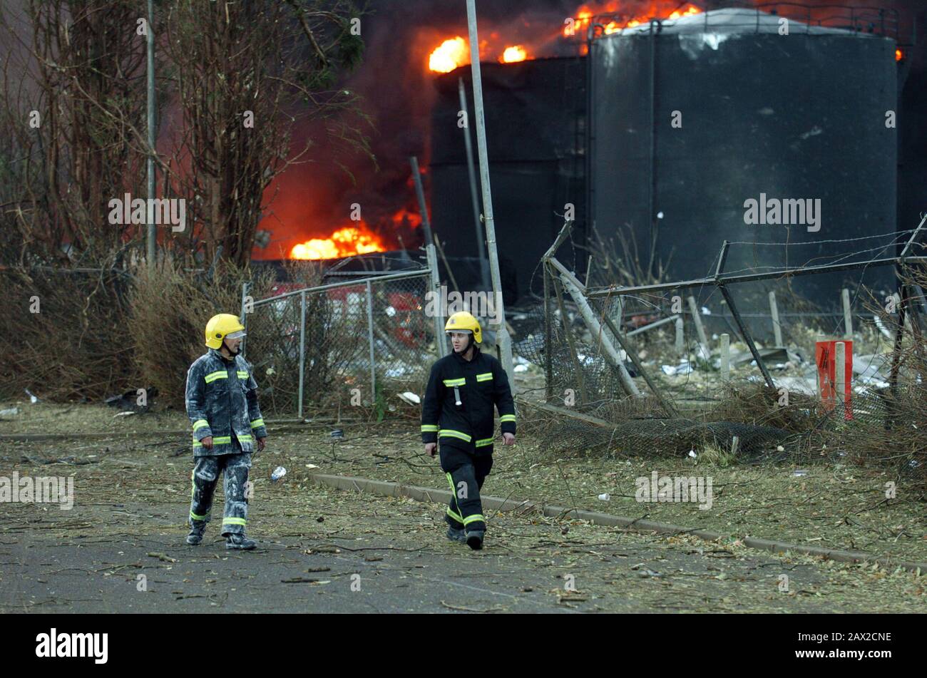 The buncefield oil depot in hemel hempstead hi-res stock photography ...