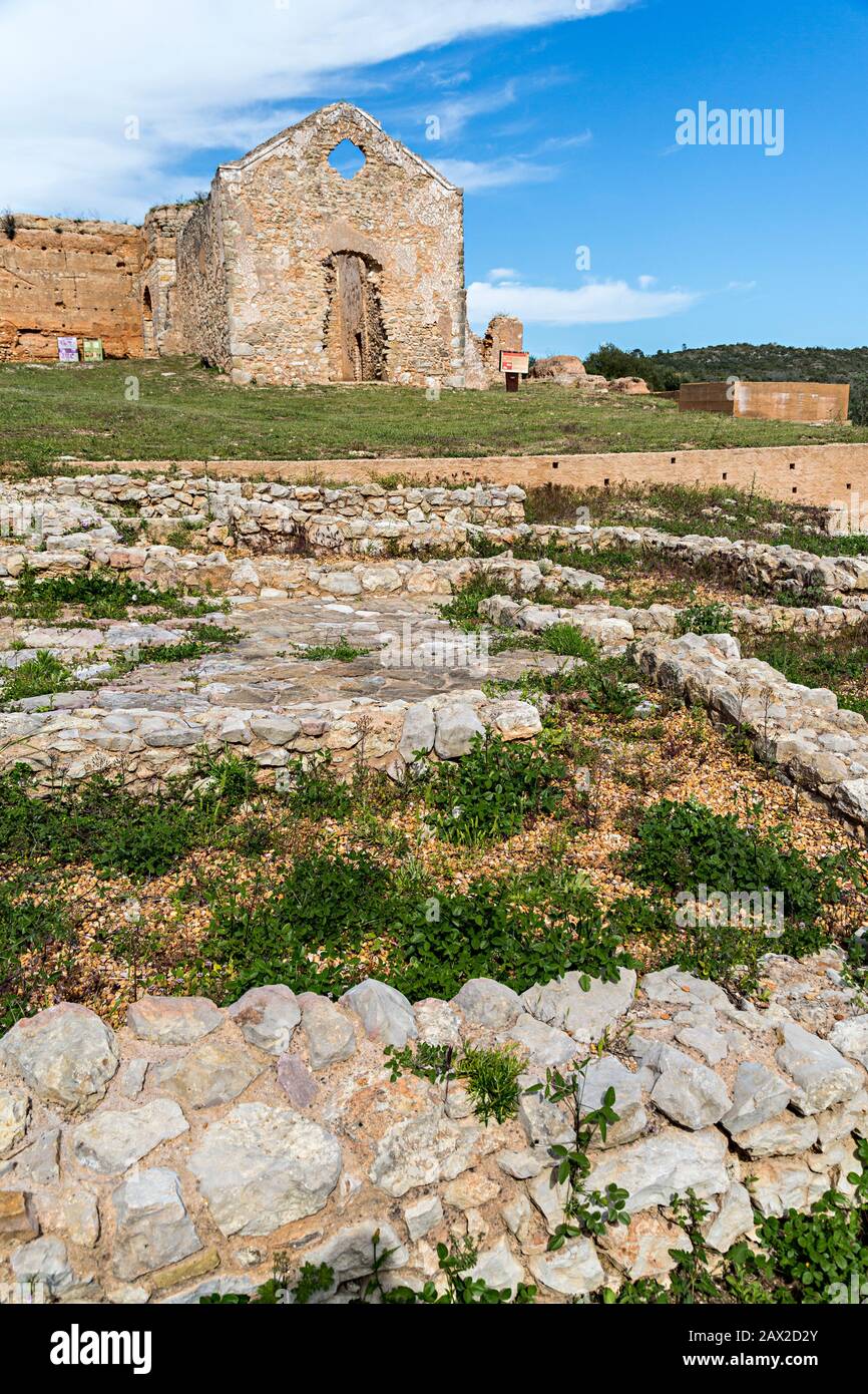 Paderne Moorish castle, Paderne, Algarve, Portugal Stock Photo - Alamy