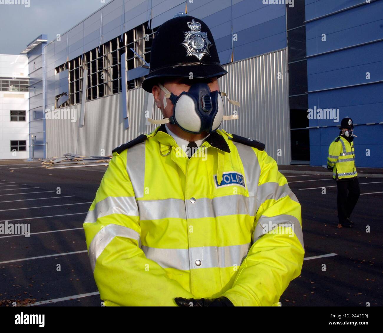 The fire at the buncefield oil depot in hemel hempstead hi-res stock ...