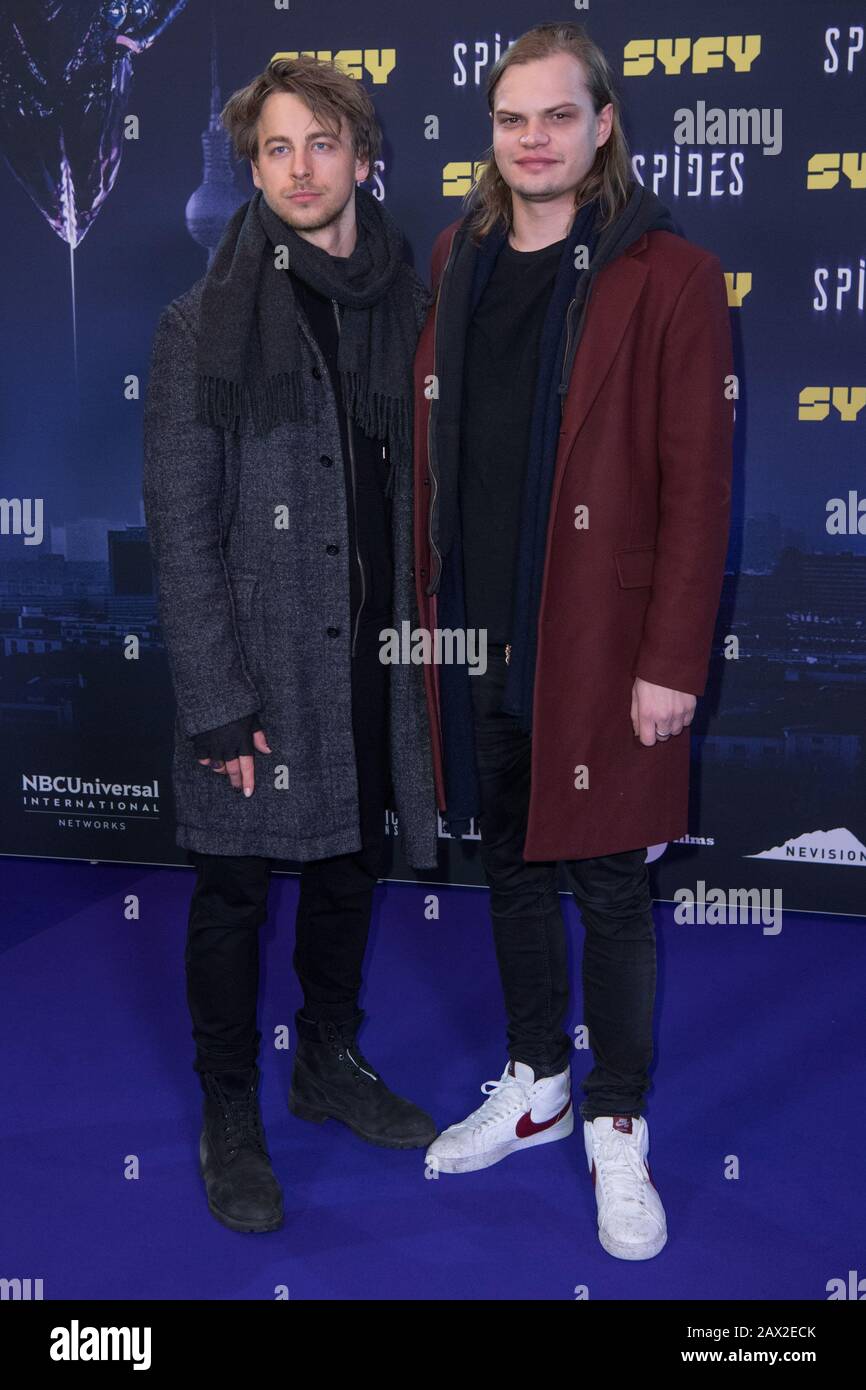Berlin, Germany. 10th Feb, 2020. The actors Timmi Trinks (l) and Wilson ...