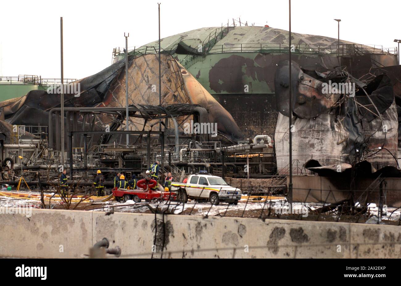 Major fire in oil hi-res stock photography and images - Alamy