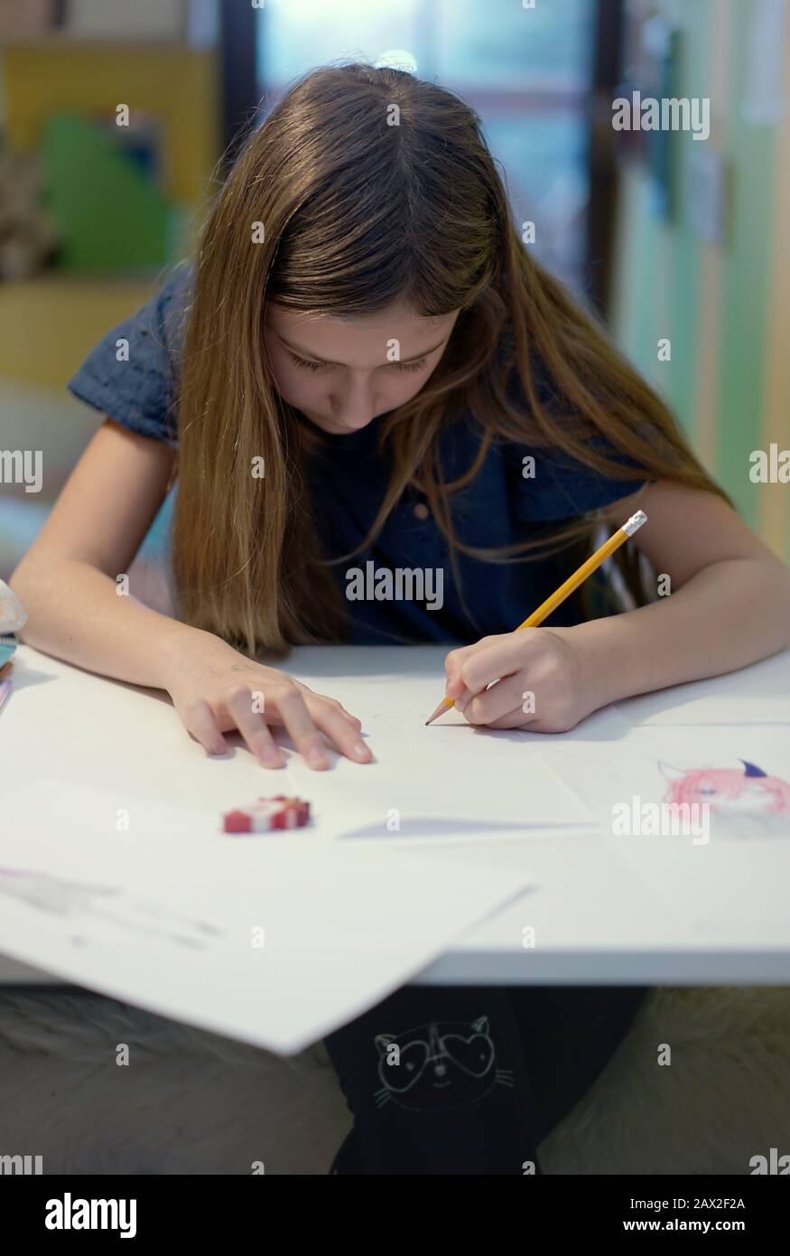young girl focused on drawing at home Stock Photo - Alamy