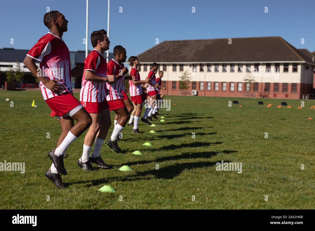 Team train before hi-res stock photography and images - Alamy