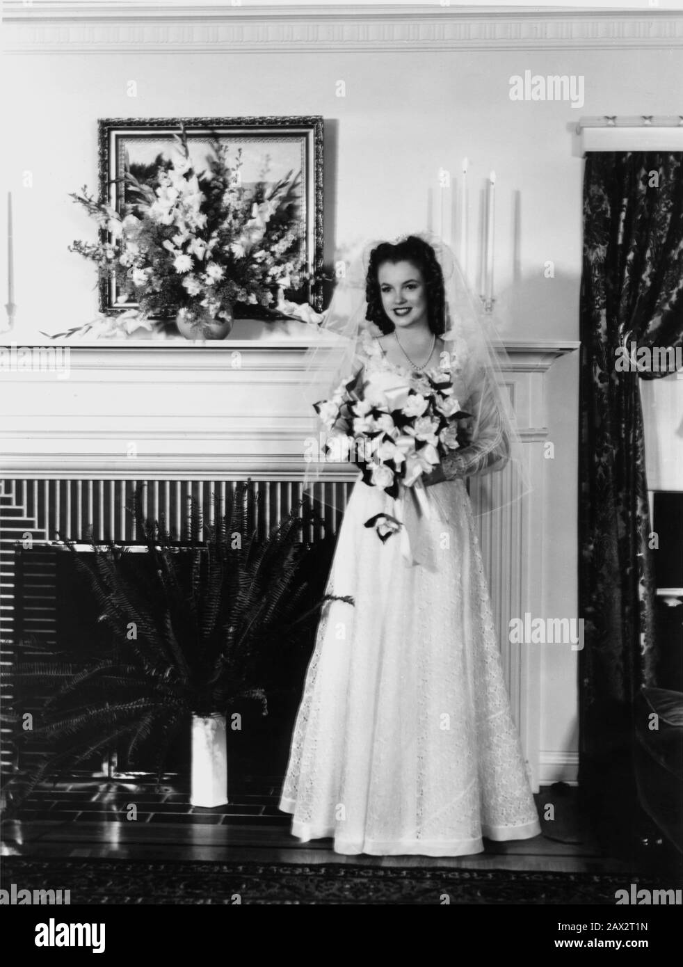 1942 , LOS ANGELES, California , USA : The future american actress ...