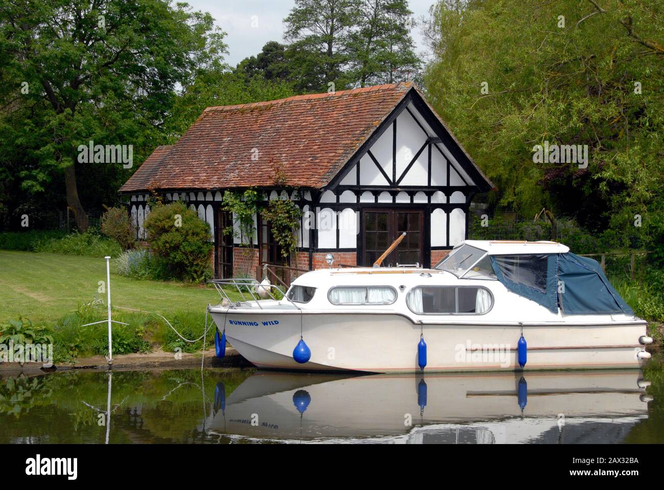 Cruiser house hi-res stock photography and images - Alamy