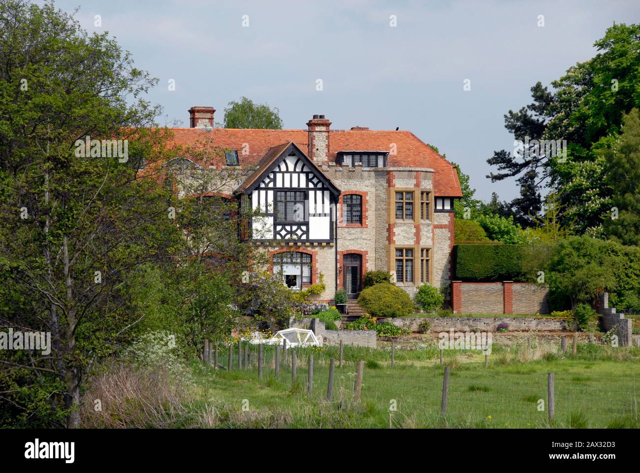 Attractive house by the river Thames, England Stock Photo - Alamy