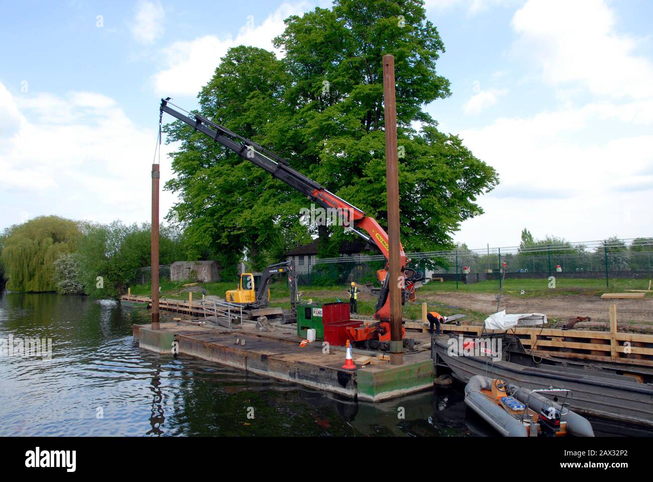 Dredging dredge thames hi-res stock photography and images - Alamy