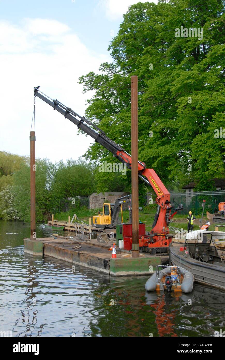Dredging thames hi-res stock photography and images - Alamy