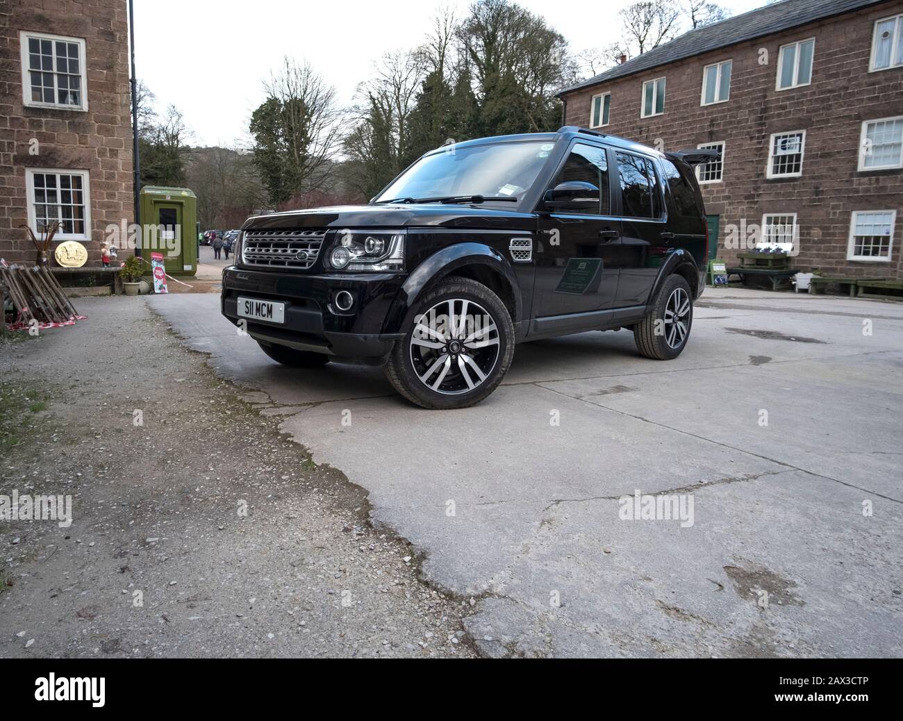 Black Range Rover car Stock Photo - Alamy