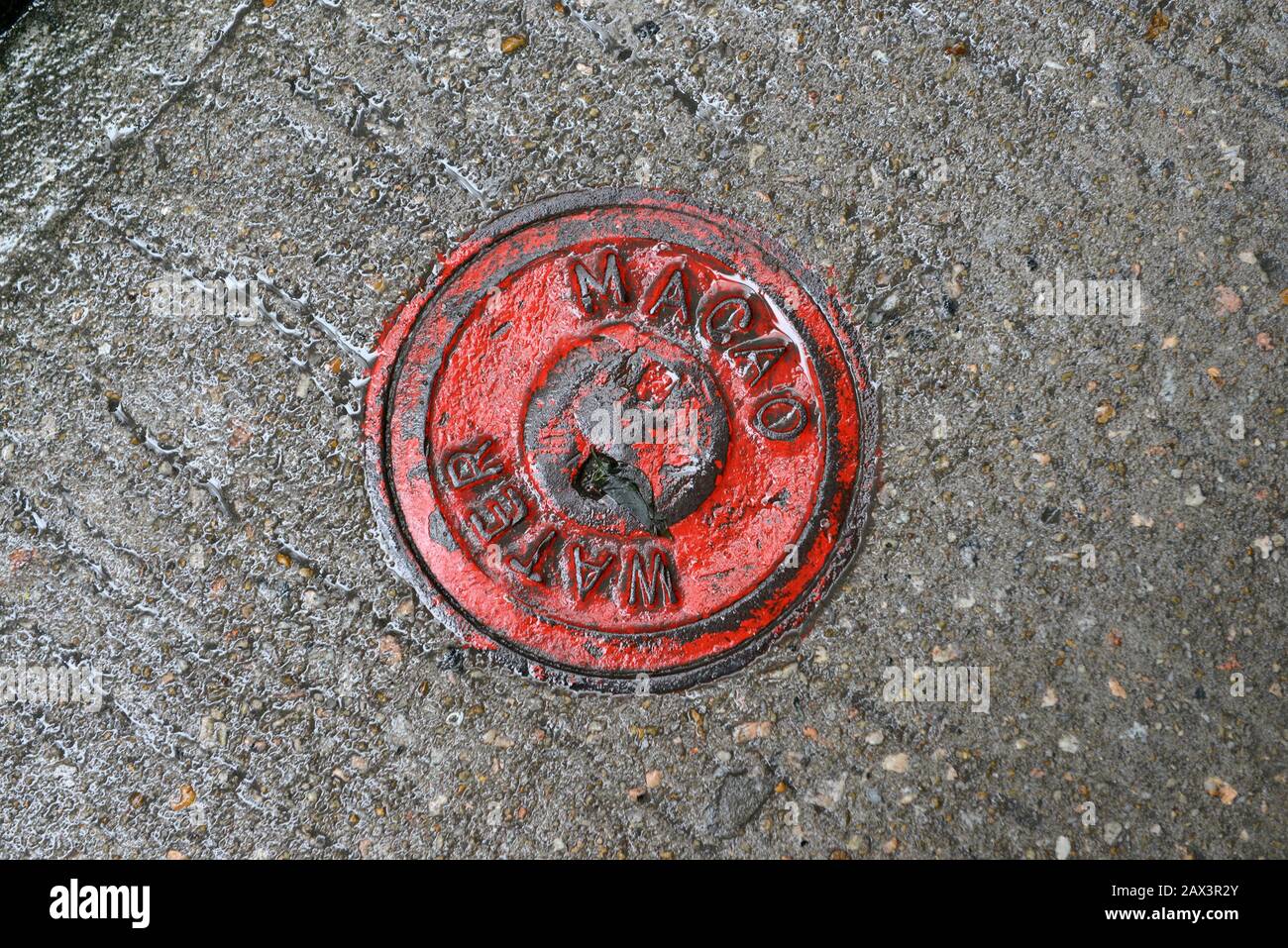 Hydrant cover hi-res stock photography and images - Alamy