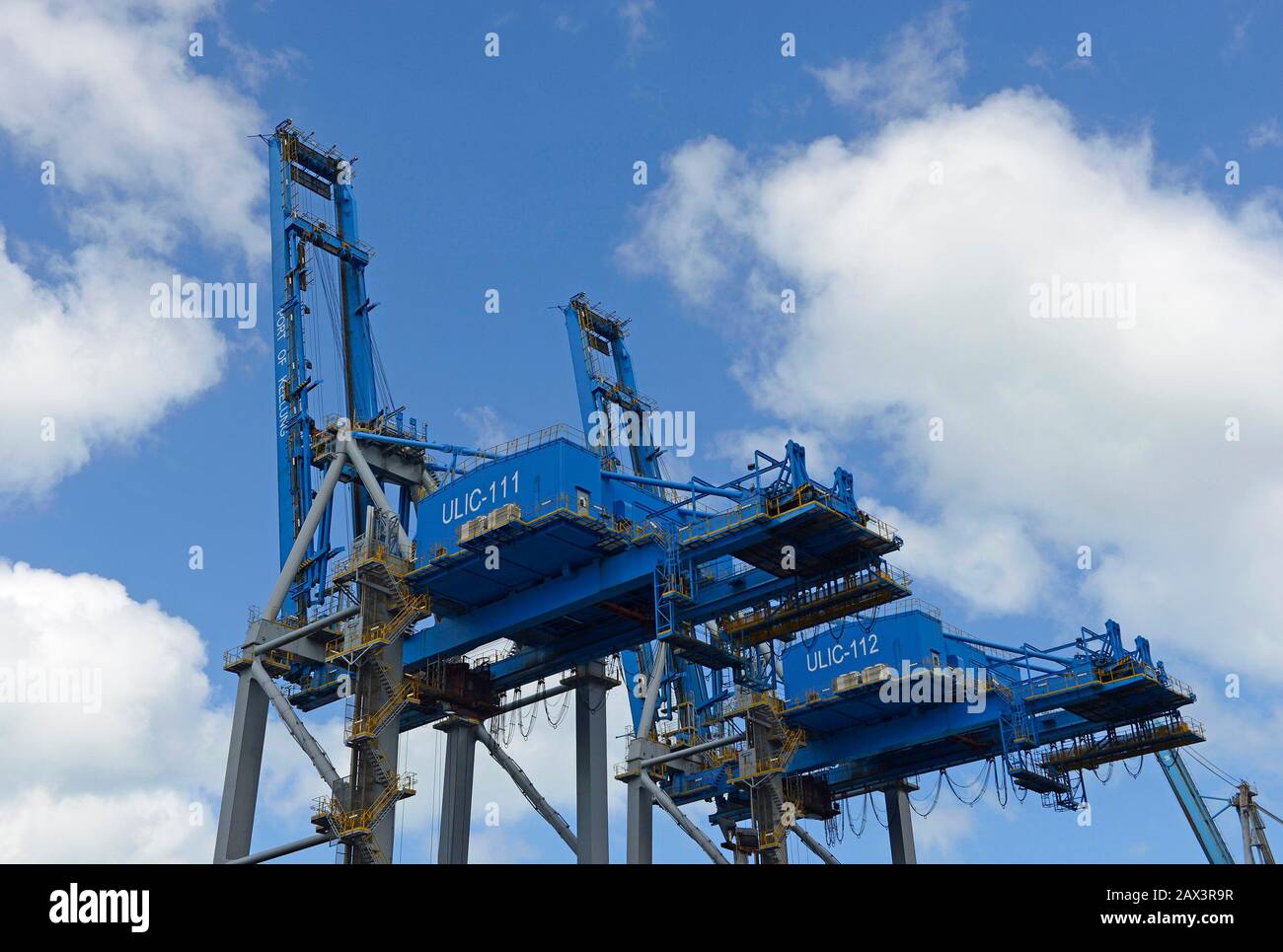 Container cranes tower over Keelung harbour port, Keelung, Taiwan Stock ...