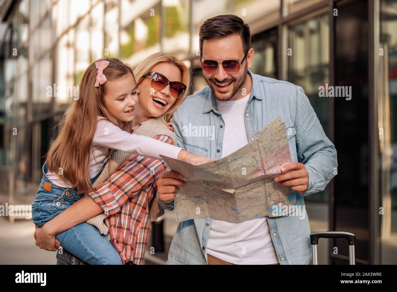 Kid looking at city map hi-res stock photography and images - Alamy