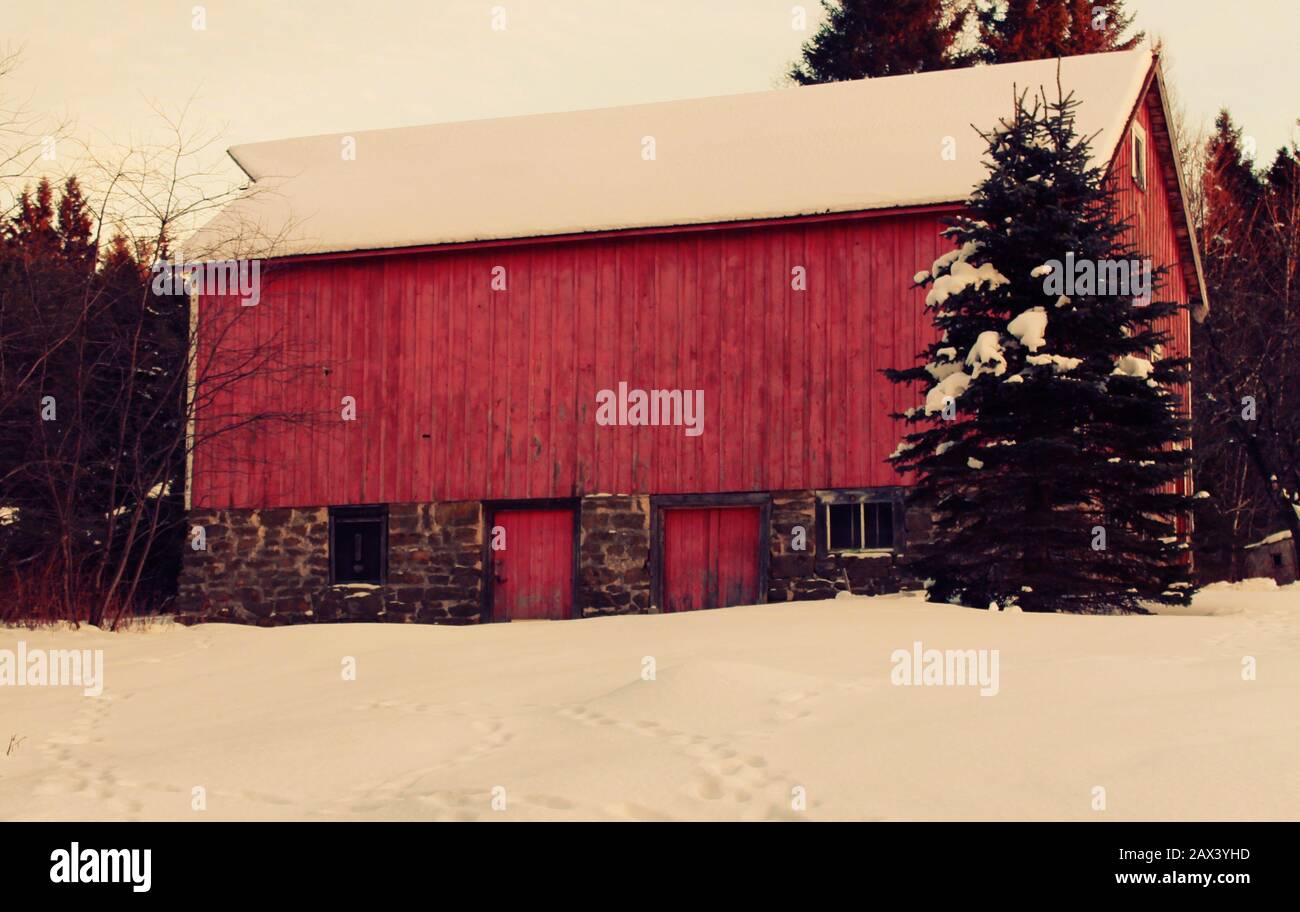 Open air barn hi-res stock photography and images - Alamy