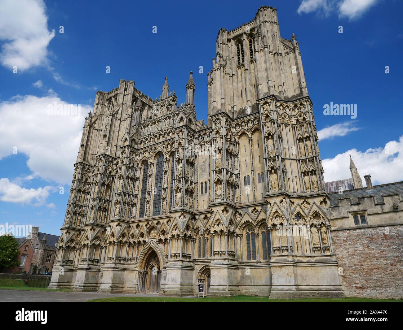 Gothic wells cathedral hi-res stock photography and images - Alamy