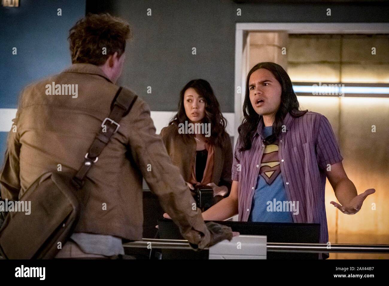 THE FLASH, from left: Tom Cavanagh (back to camera), Victoria Park ...