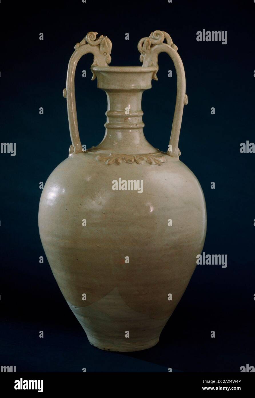 Chinese amphora hi-res stock photography and images - Alamy