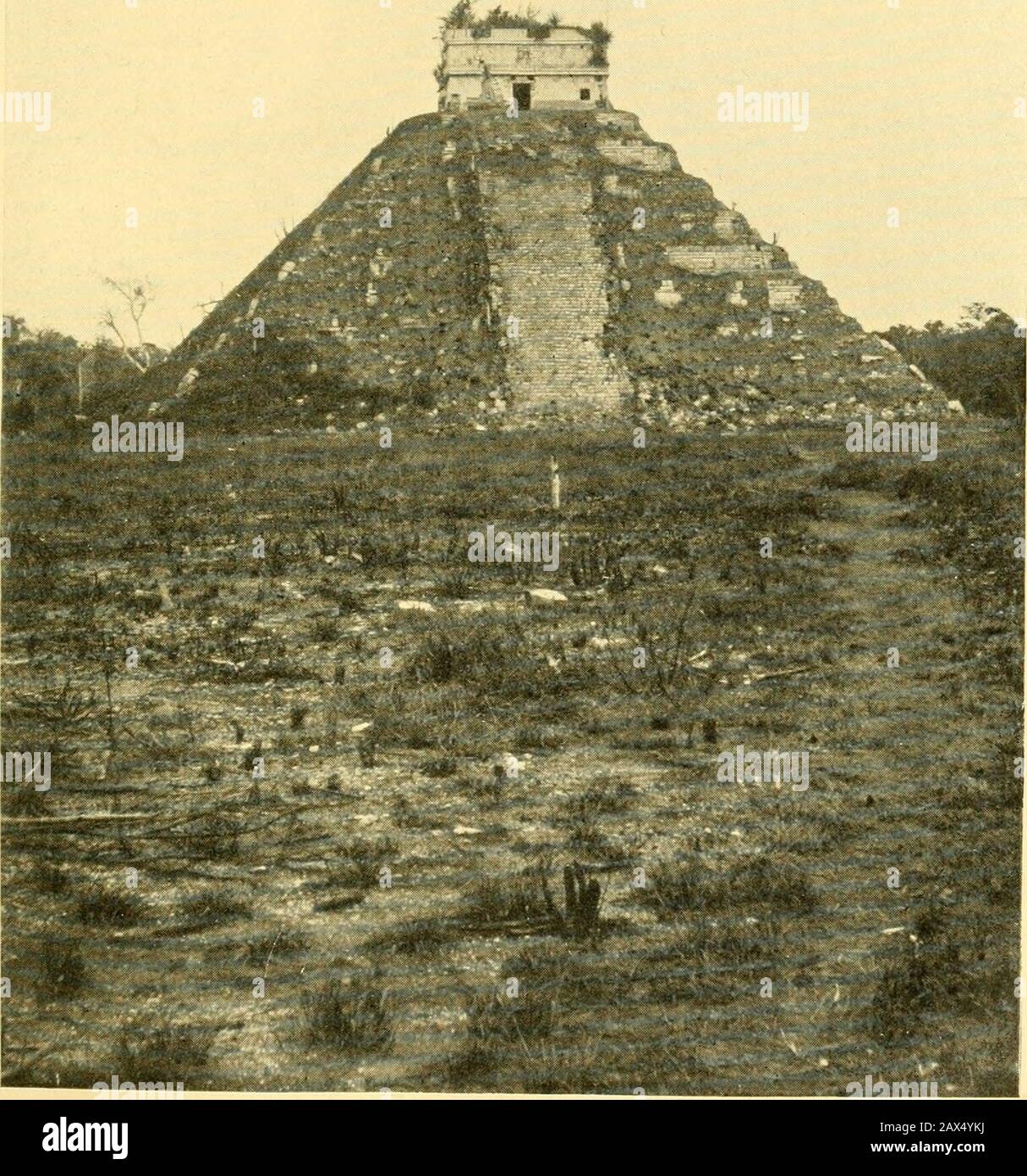 Crumbling pyramid hi-res stock photography and images - Alamy