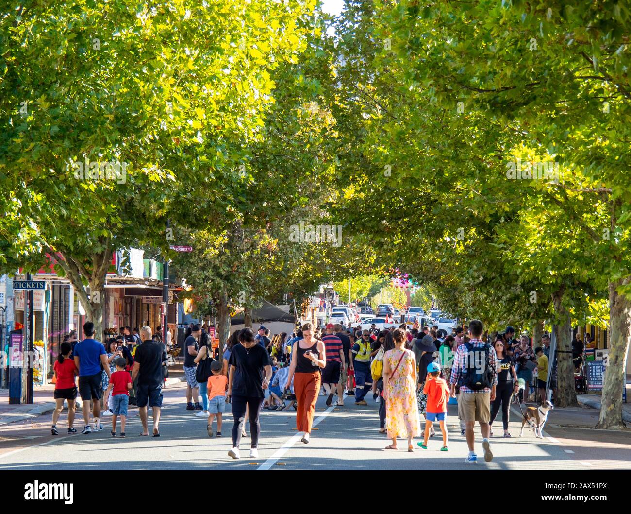 Multicultural crowd australia hi-res stock photography and images - Alamy