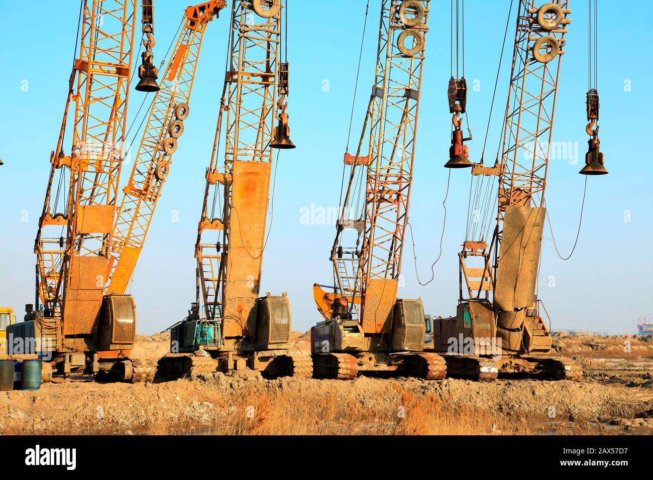 Crawler crane in the construction site Stock Photo - Alamy