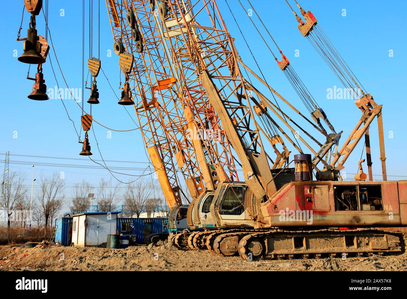 Crawler crane in the construction site Stock Photo - Alamy