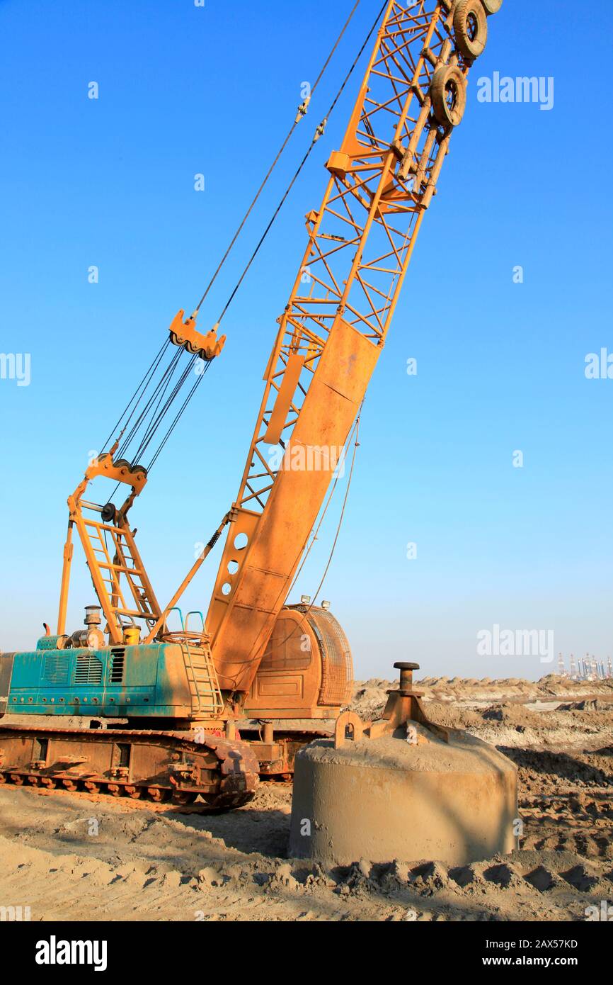 Crawler crane in the construction site Stock Photo - Alamy