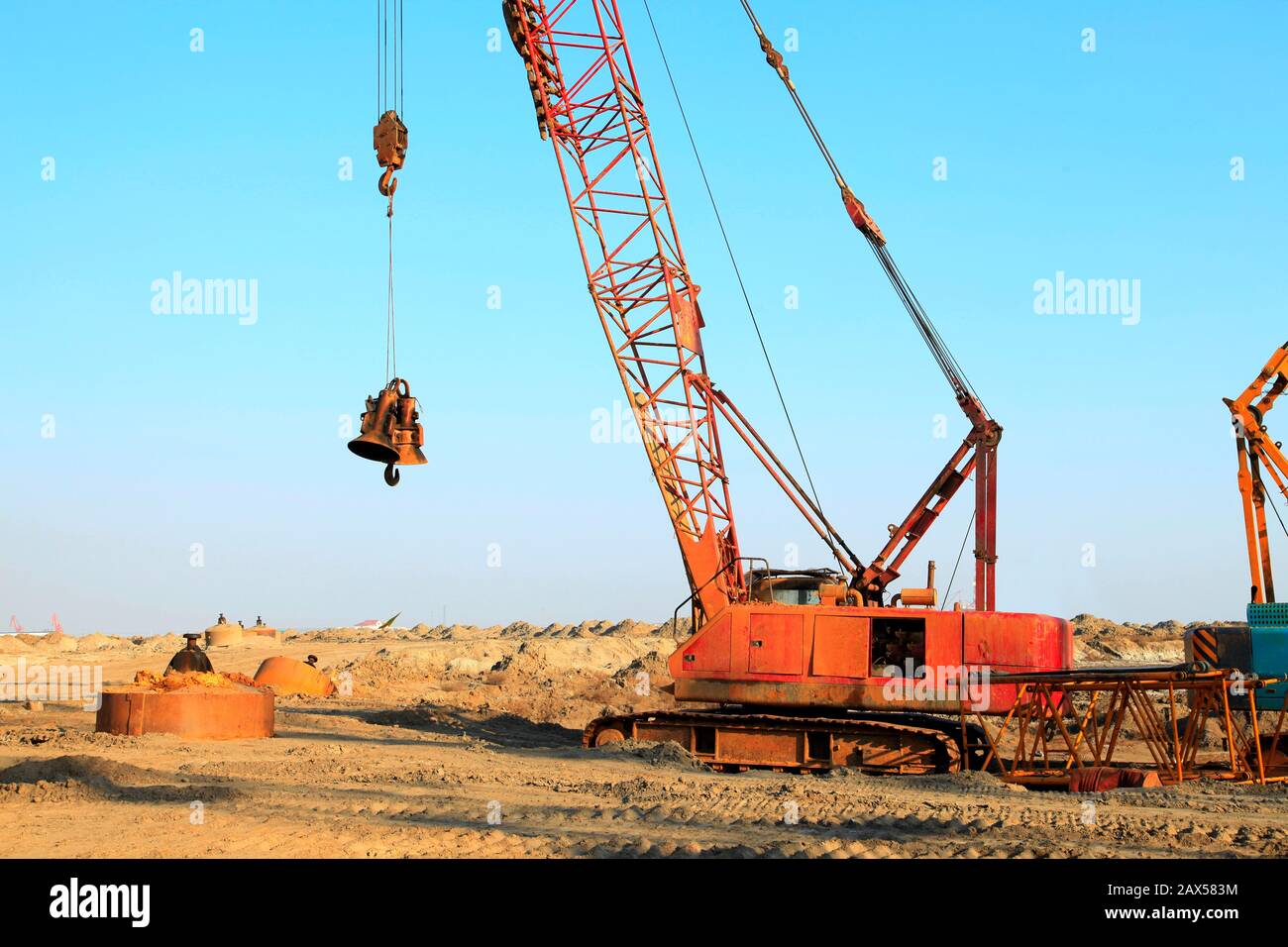 Crawler crane jib hi-res stock photography and images - Alamy