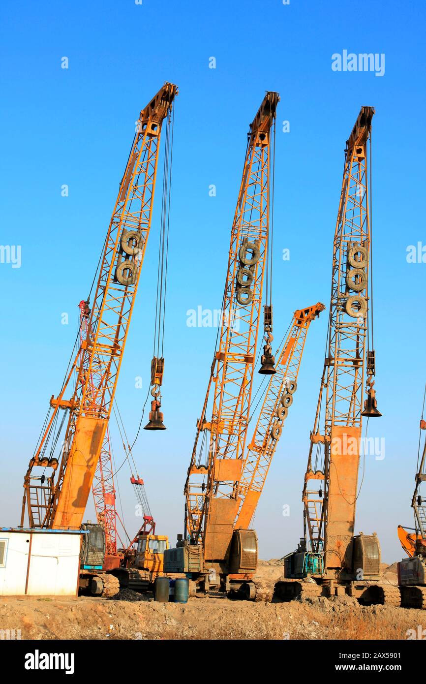 Crawler crane jib hi-res stock photography and images - Alamy