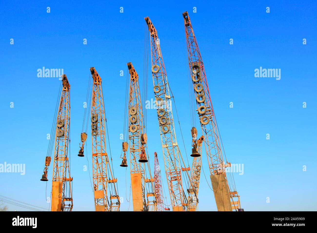 Crawler crane jib hi-res stock photography and images - Alamy