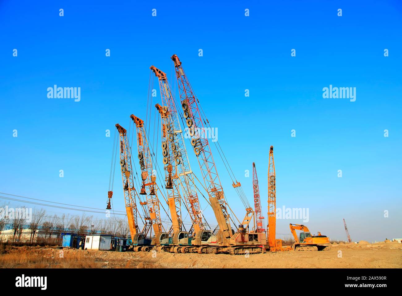 Crawler crane in the construction site Stock Photo - Alamy