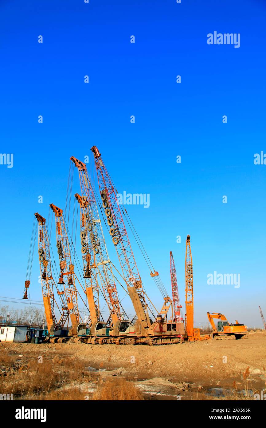 Crawler crane jib hi-res stock photography and images - Alamy