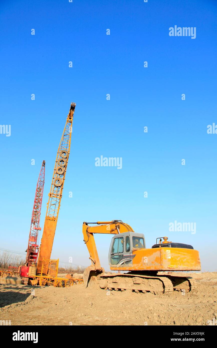 Crawler crane jib hi-res stock photography and images - Alamy