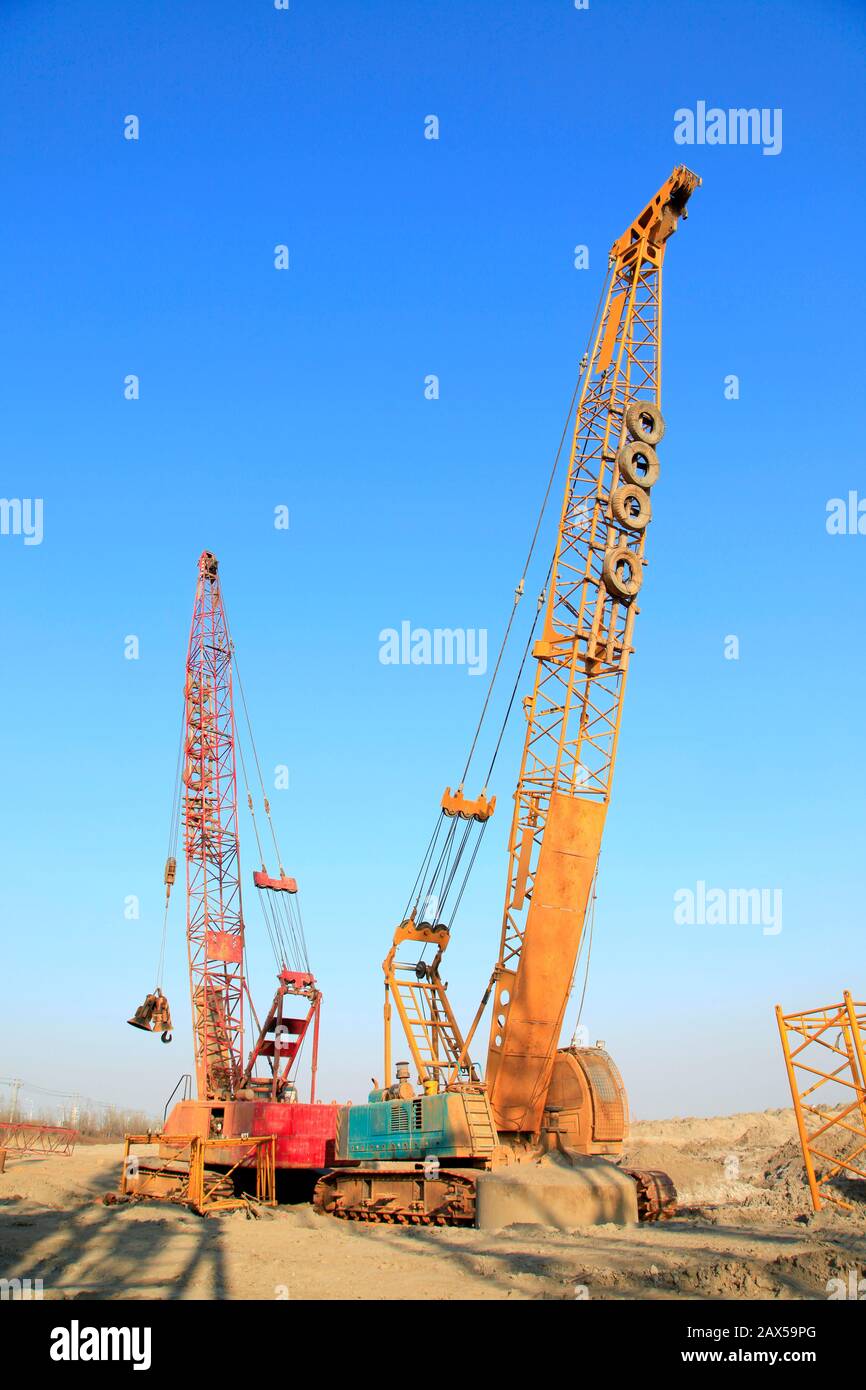 Crawler crane in the construction site Stock Photo - Alamy