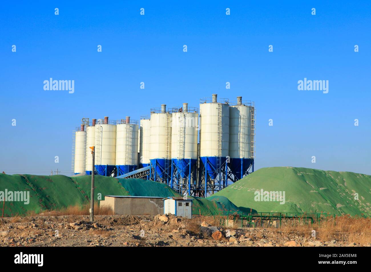 Concrete mixing tower. Concept of on-site construction facility Stock ...