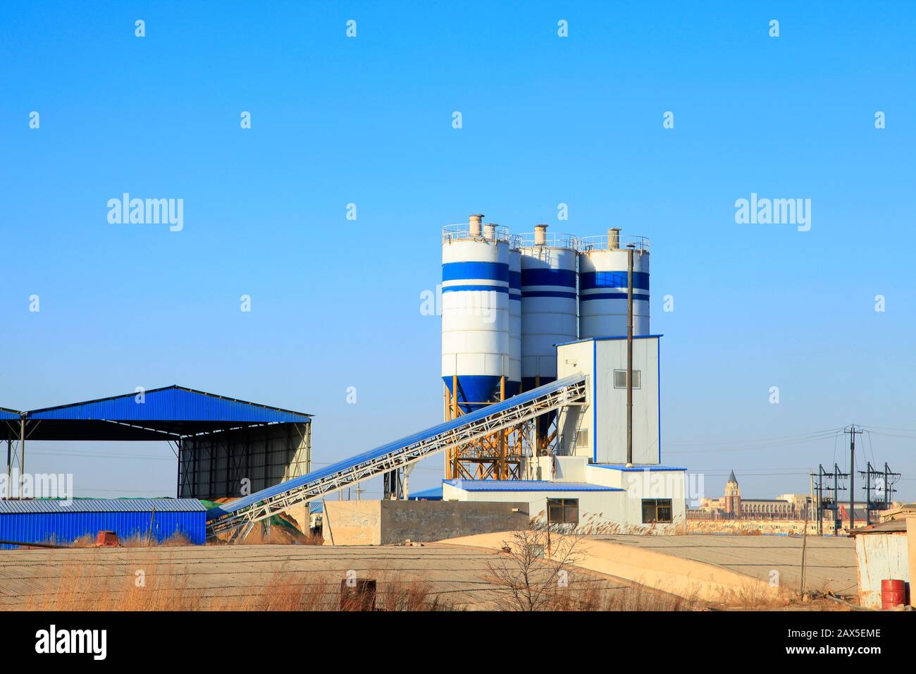 Concrete mixing tower. Concept of on-site construction facility Stock ...
