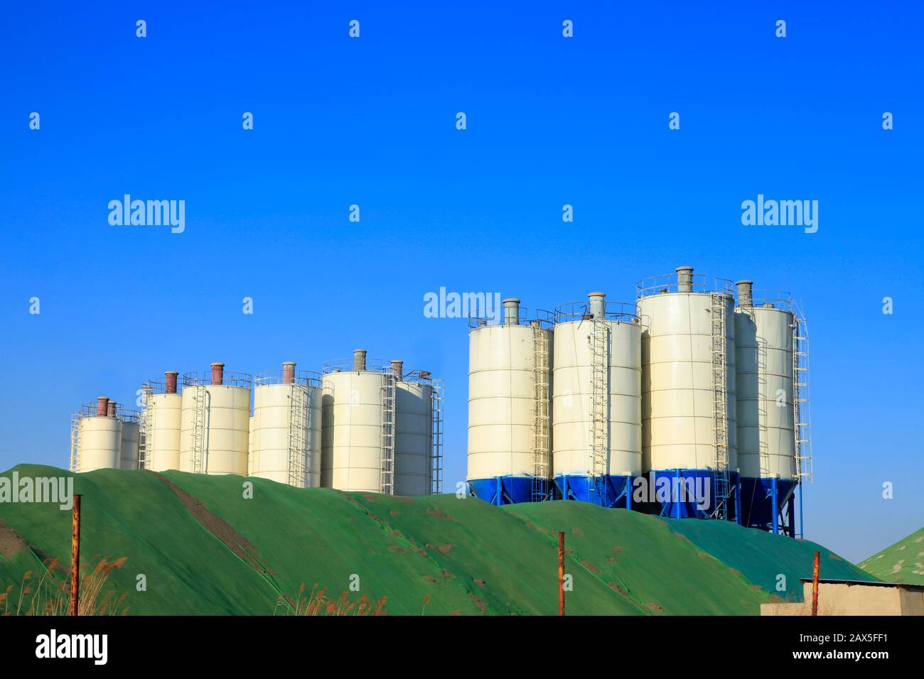 Mixing tower hi-res stock photography and images - Alamy