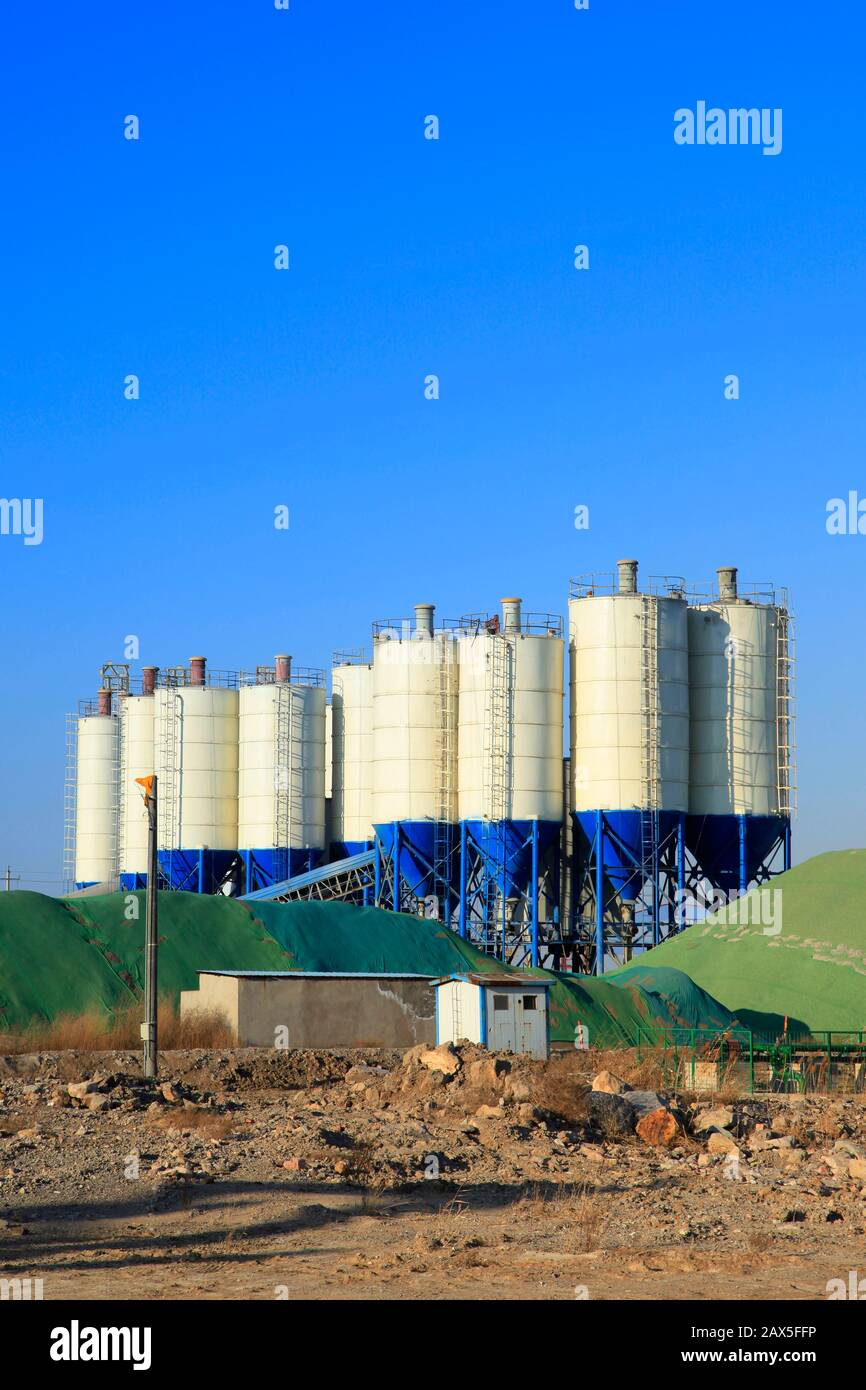 Concrete mixing tower. Concept of on-site construction facility Stock ...