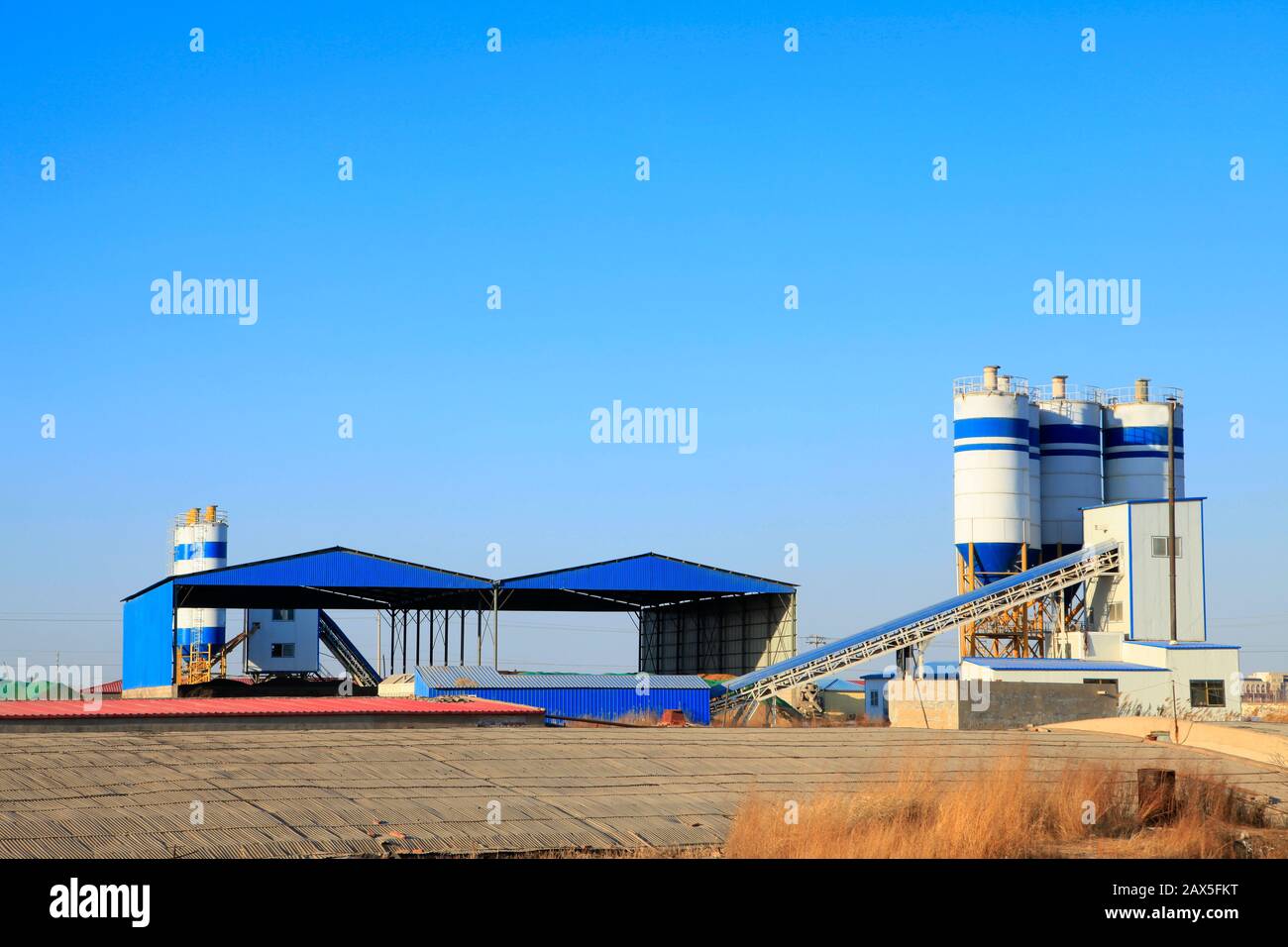 Concrete mixing tower. Concept of on-site construction facility Stock ...