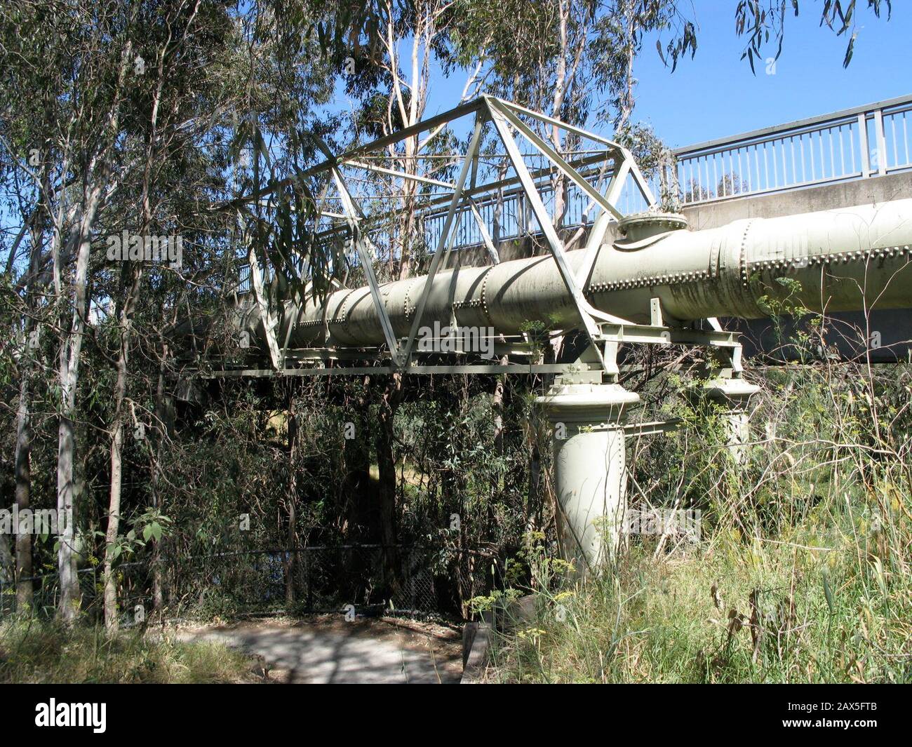 Pipe bridge hi-res stock photography and images - Alamy