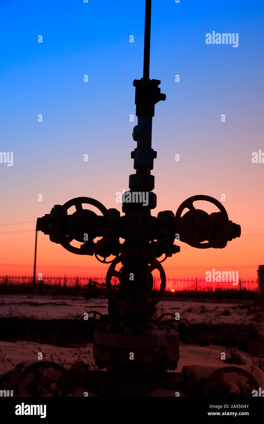 In the evening of oilfield pipeline silhouette Stock Photo - Alamy