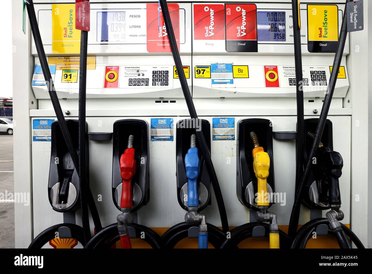 Filipino gas station hi-res stock photography and images - Alamy