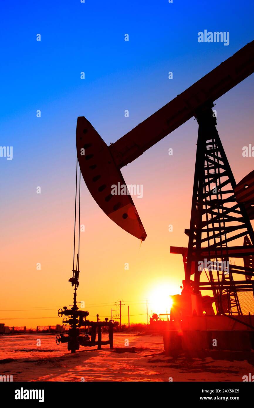In the evening, the outline of the oil pump Stock Photo - Alamy