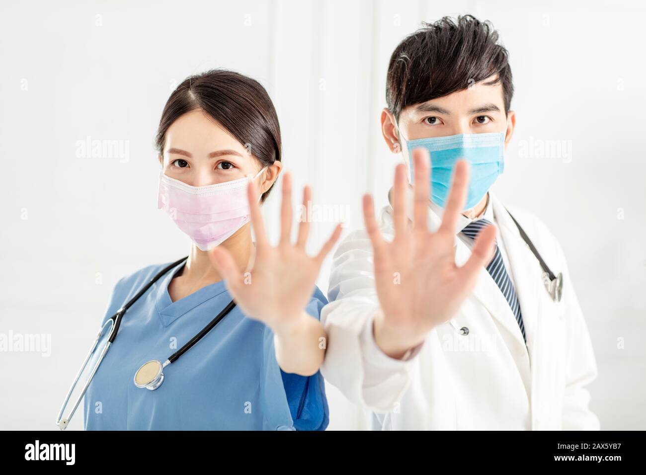 Stop sign chinese hi-res stock photography and images - Alamy