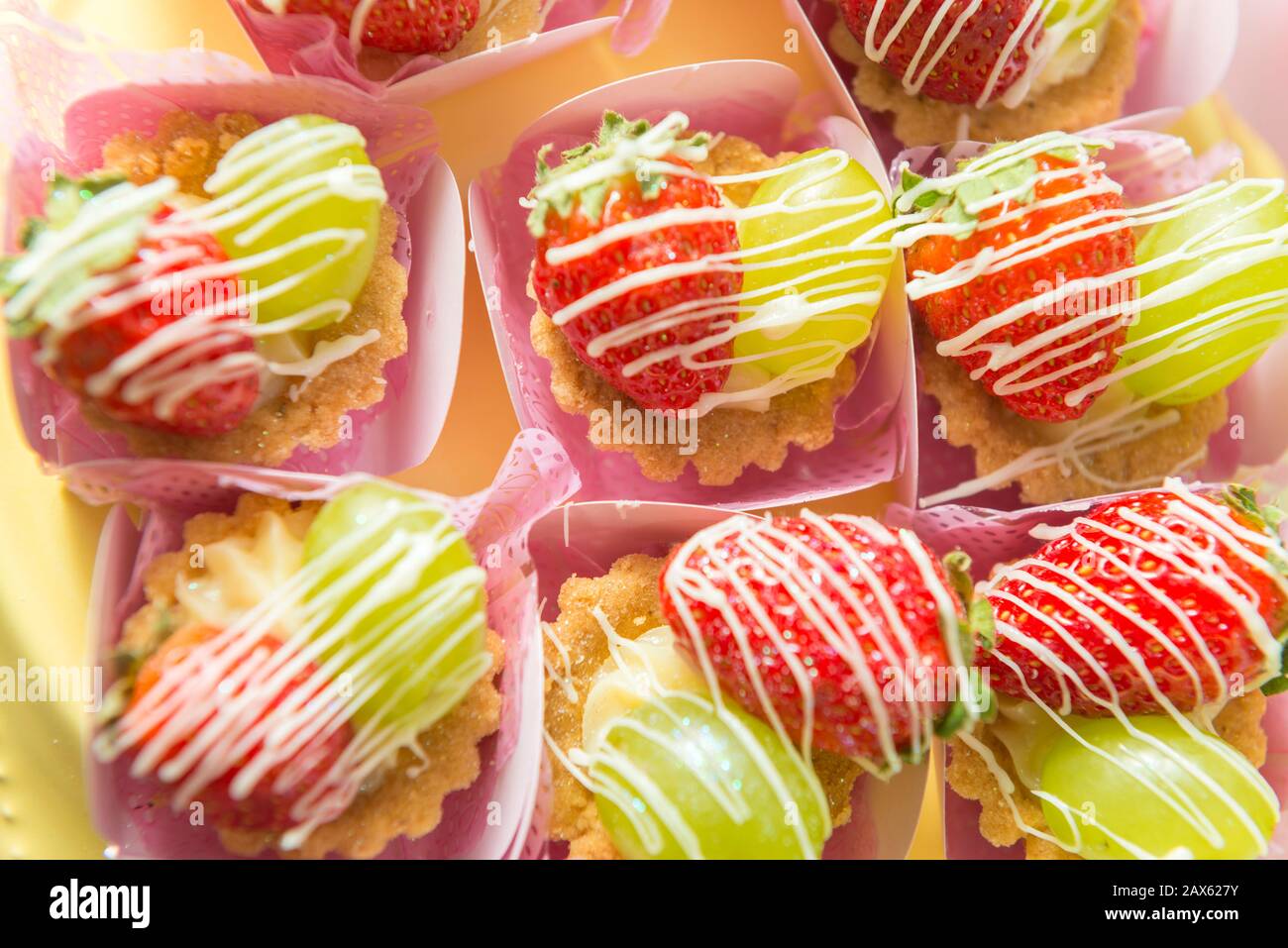 Beautiful sweets hi-res stock photography and images - Alamy