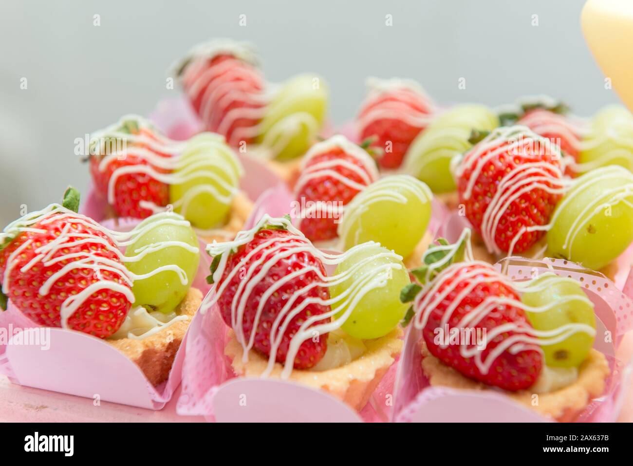 Delicious homemade and luxurious sweets for parties. Beautiful sweets ...