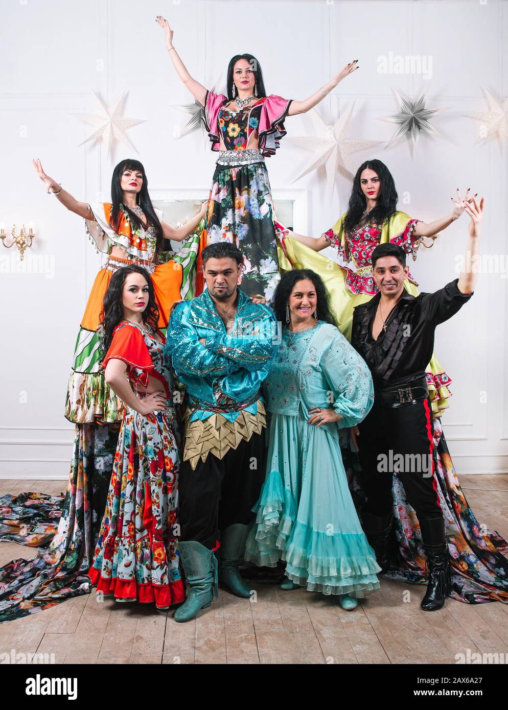 group of performers of Gypsy folk dance Stock Photo - Alamy