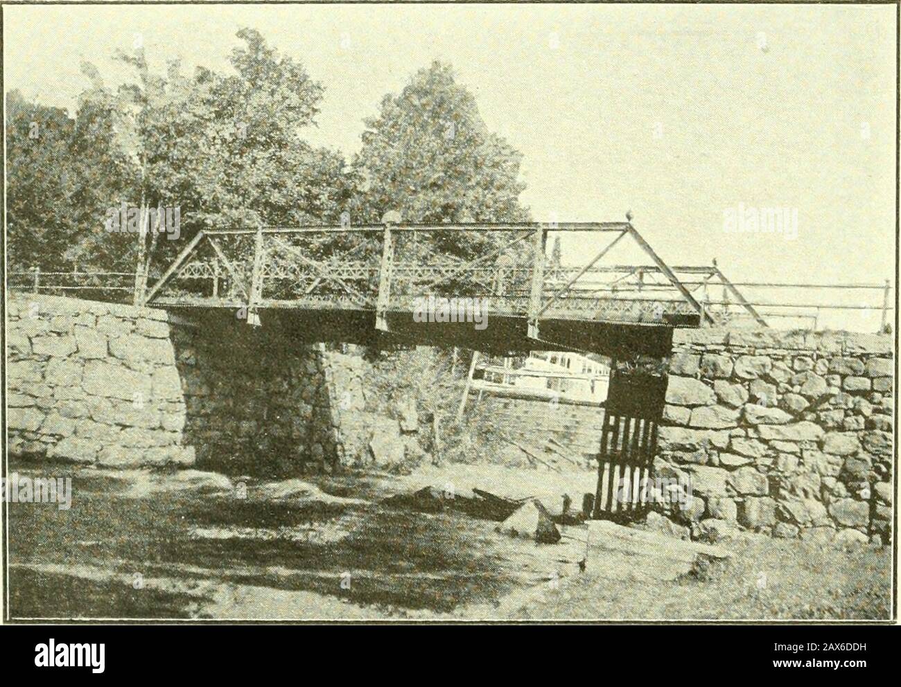 Moose crossing river hi-res stock photography and images - Alamy