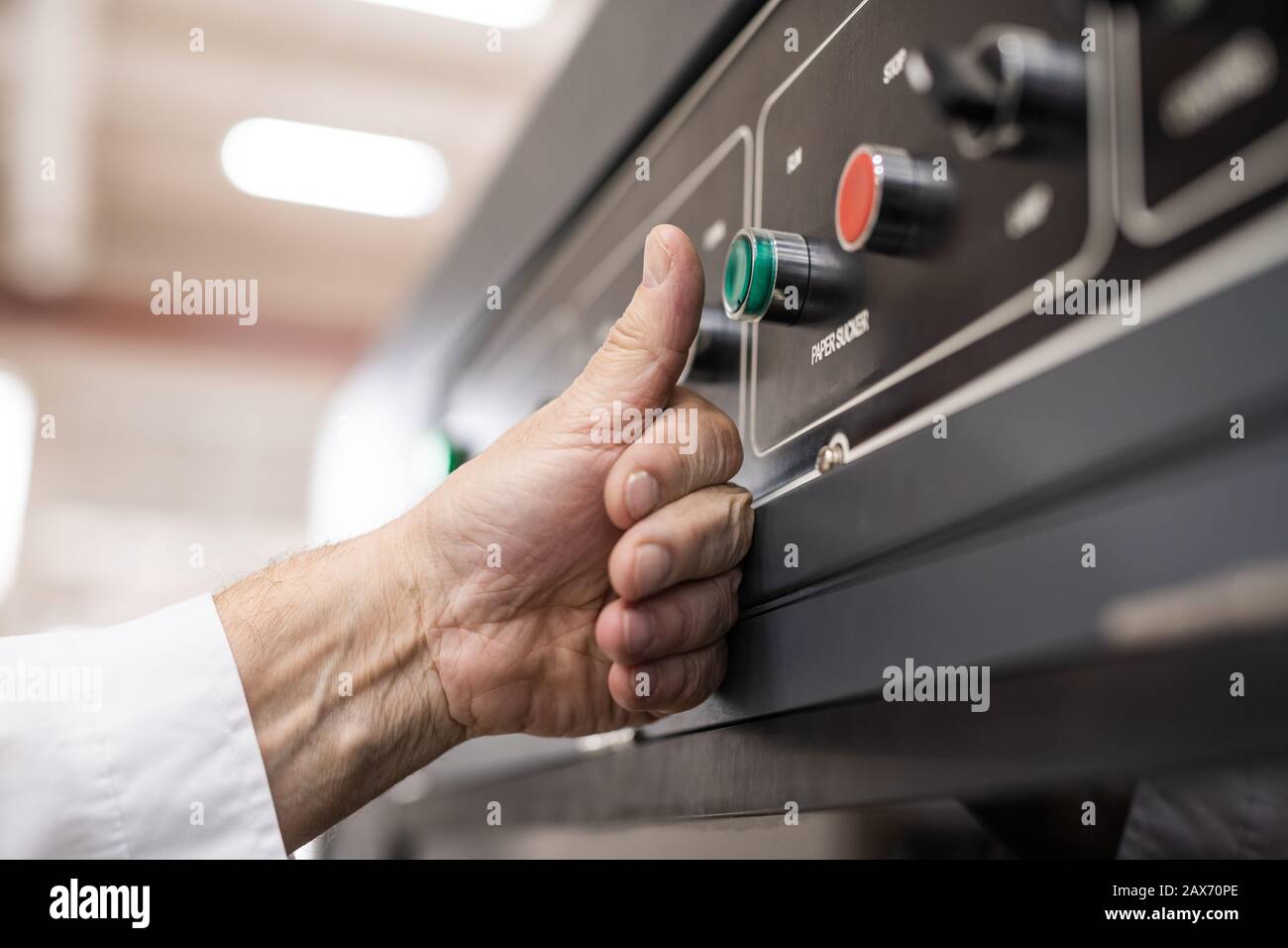 Machine operator hi-res stock photography and images - Alamy