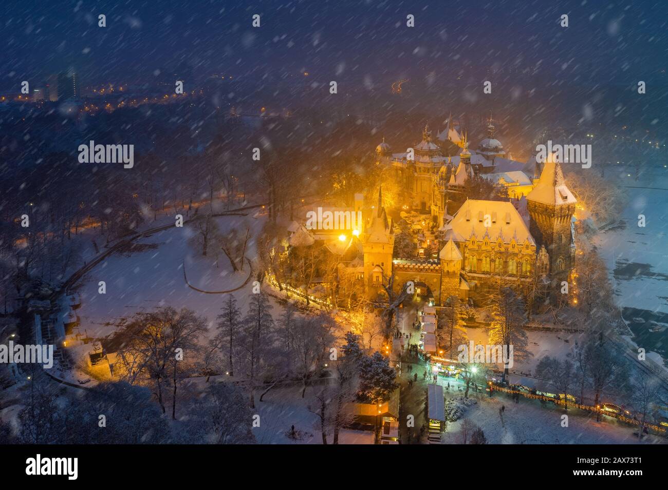 Budapest vajdahunyad castle snow hi-res stock photography and images ...