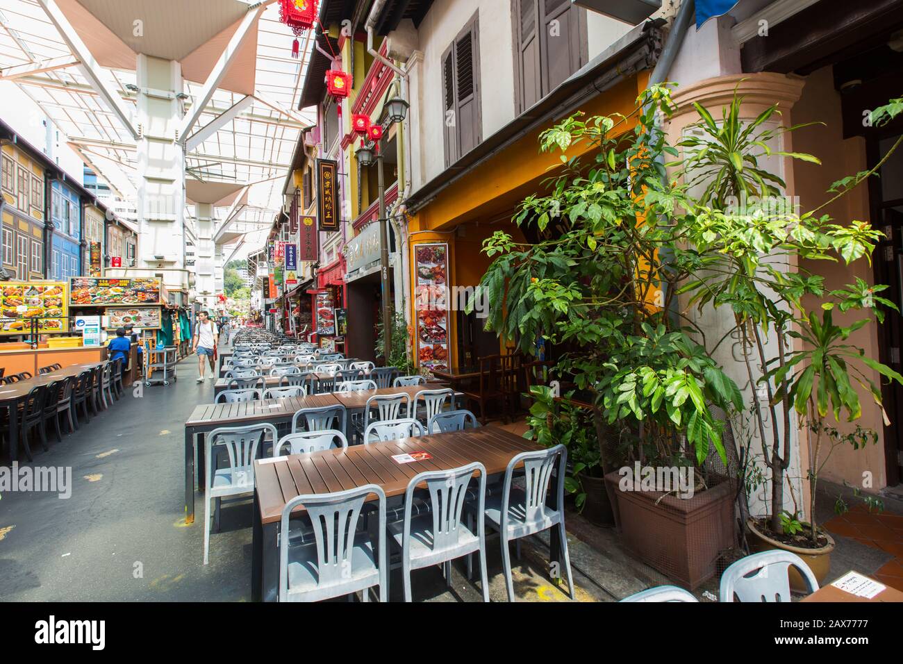 Chinatown food street singapore hi-res stock photography and images - Alamy
