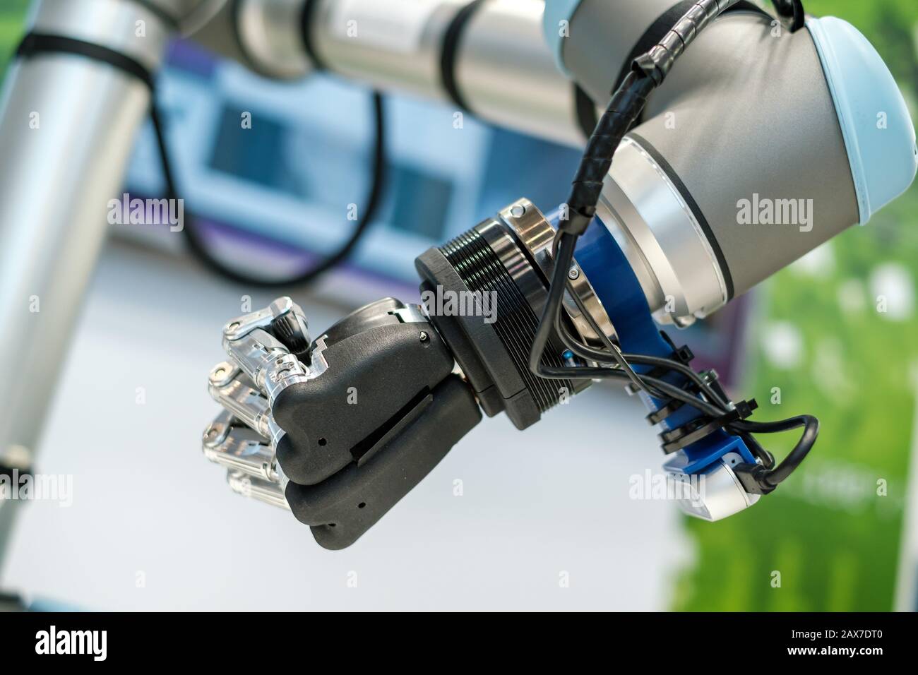 Artificial metal and plastic robotic hand Stock Photo - Alamy
